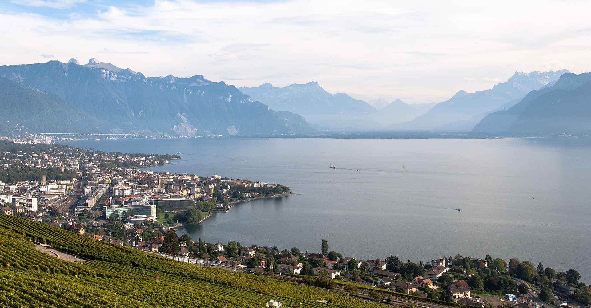 Vevey ist eine Stadt, der Hauptort des Distrikts Riviera-Pays-d’Enhaut ...